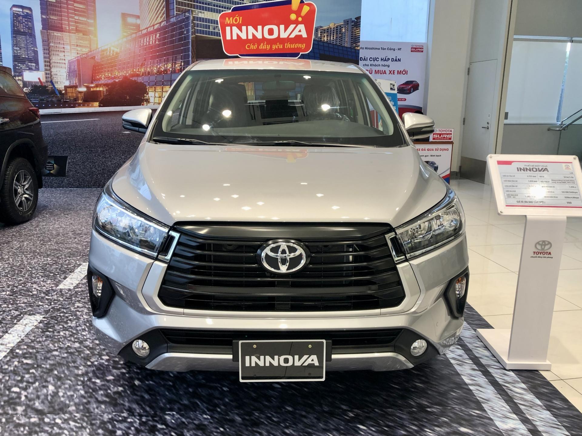 Toyota Innova 2.0E 2024